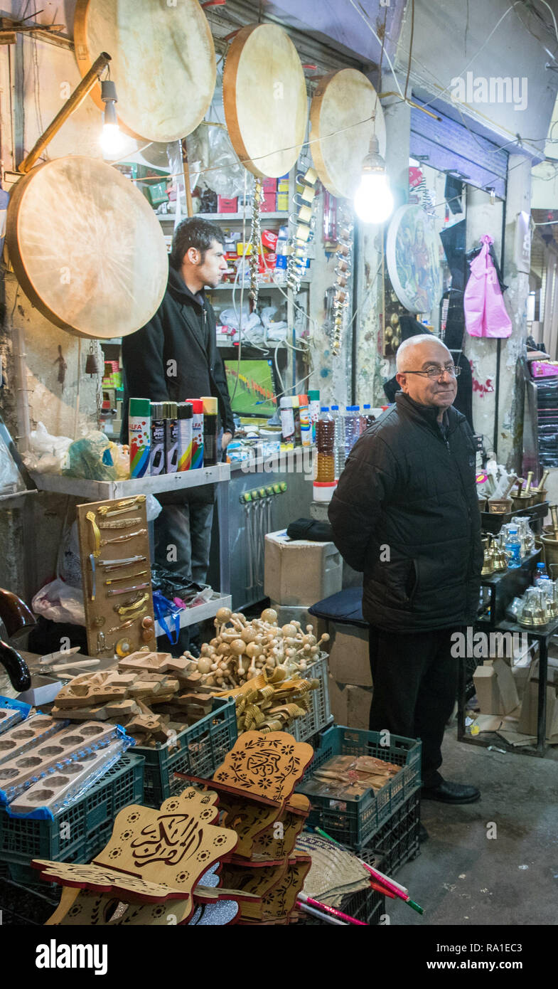 Erbil, Iraq. 18th Dec, 2018. Merchants offer their goods at the Erbil ...
