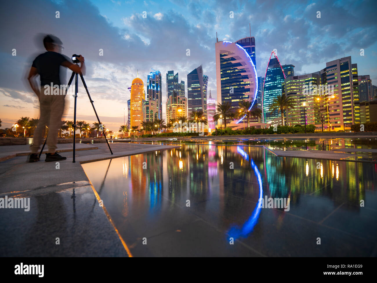 Doha, Qatar. 30 December, 2018. A photographer uses a tripod to ...