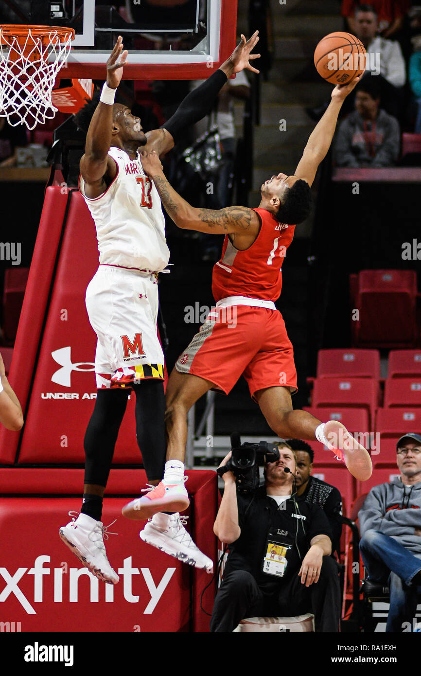 Maryland, USA. 29th Dec, 2018. CARLIK JONES (1) attempts to score ...