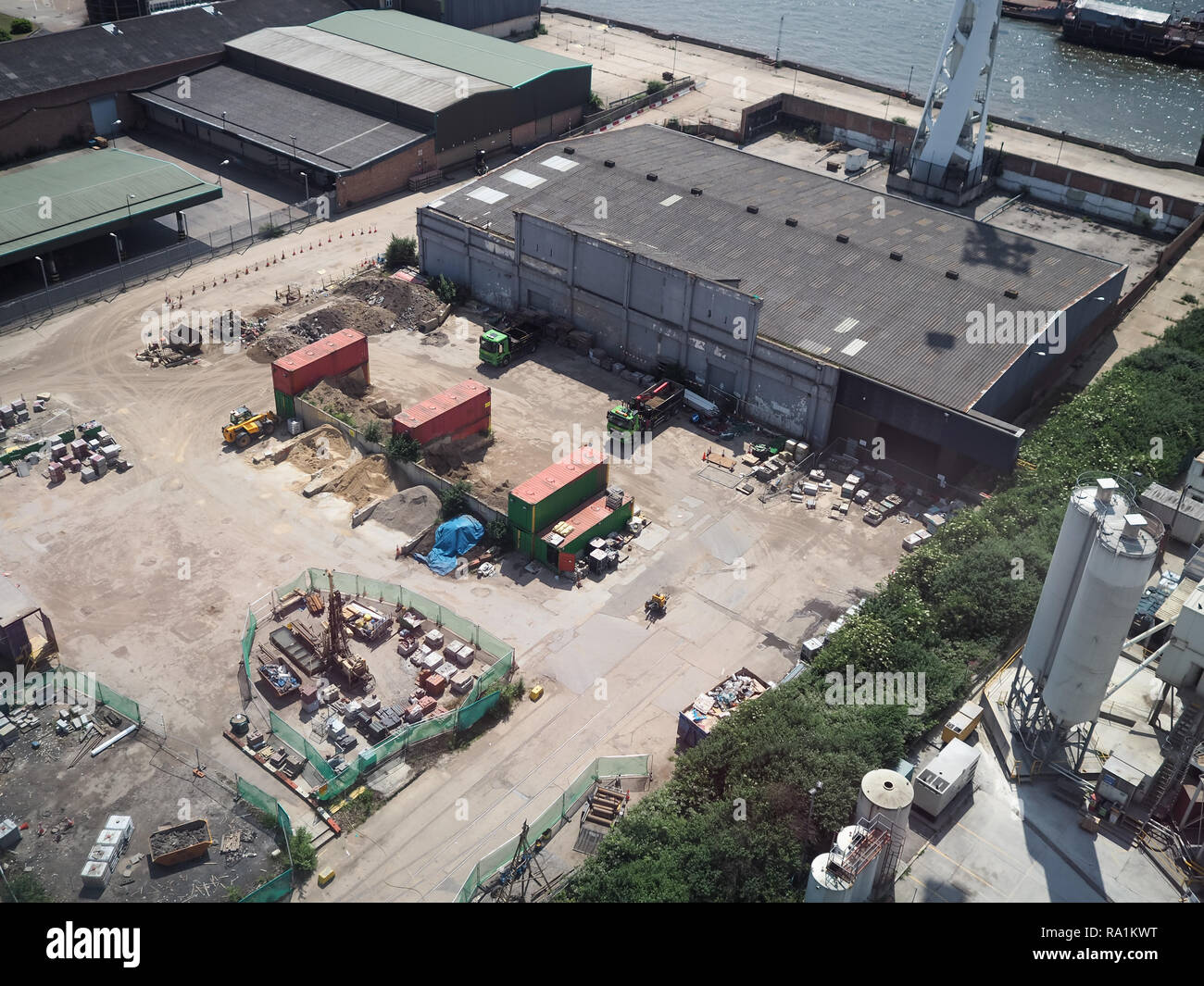 Messy warehouse hi-res stock photography and images - Alamy