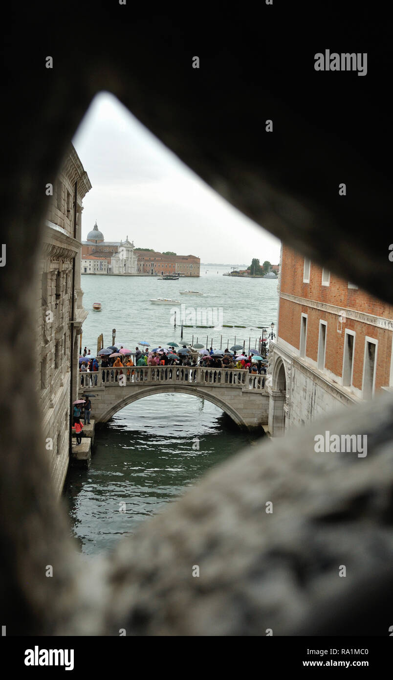 Inside bridge hi-res stock photography and images - Alamy