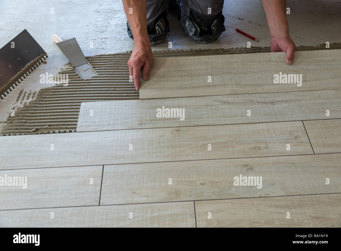 Laying ceramic tiles hi-res stock photography and images - Alamy