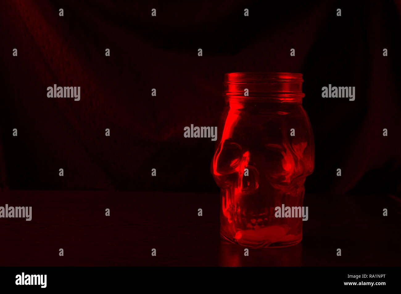 Skull shaped glass hi-res stock photography and images - Alamy