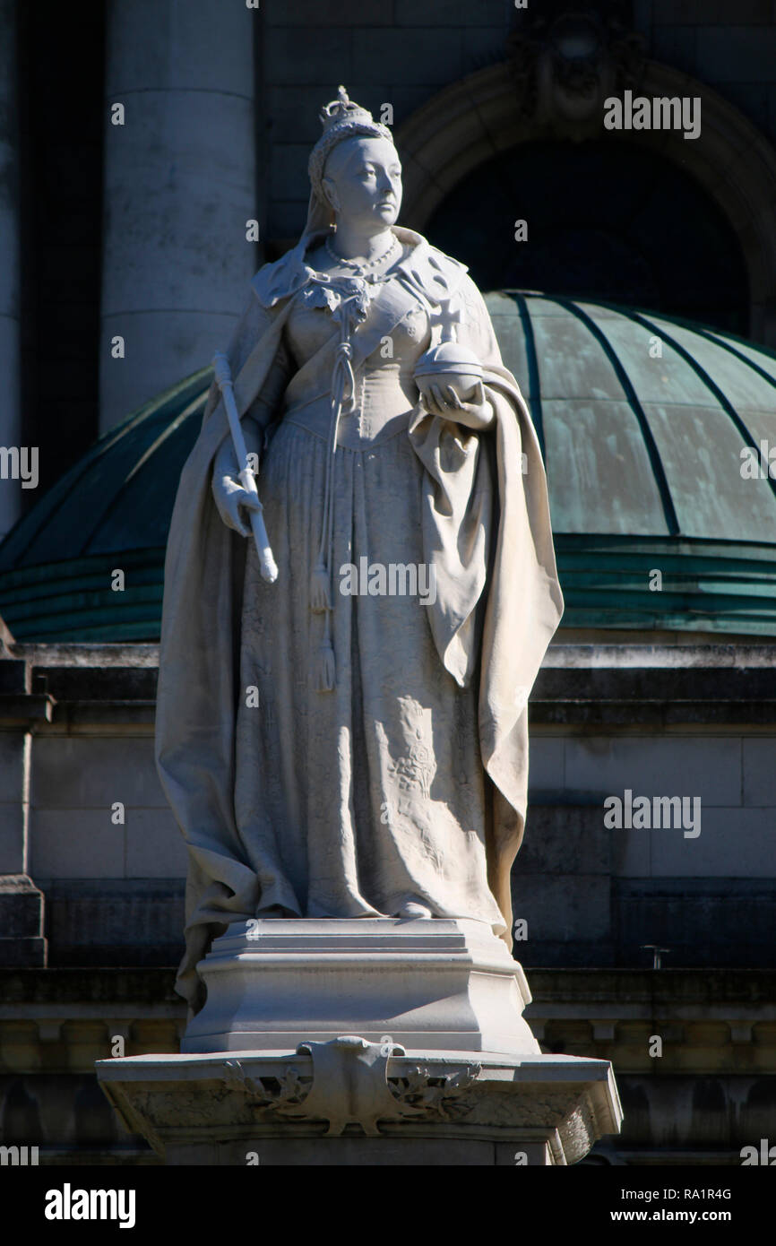 Queen victoria denkmal hi-res stock photography and images - Alamy