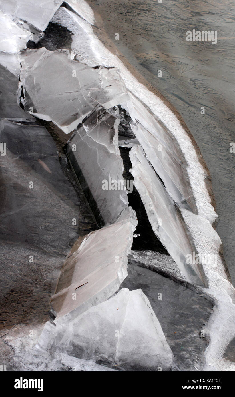 Iced lakes hi-res stock photography and images - Alamy