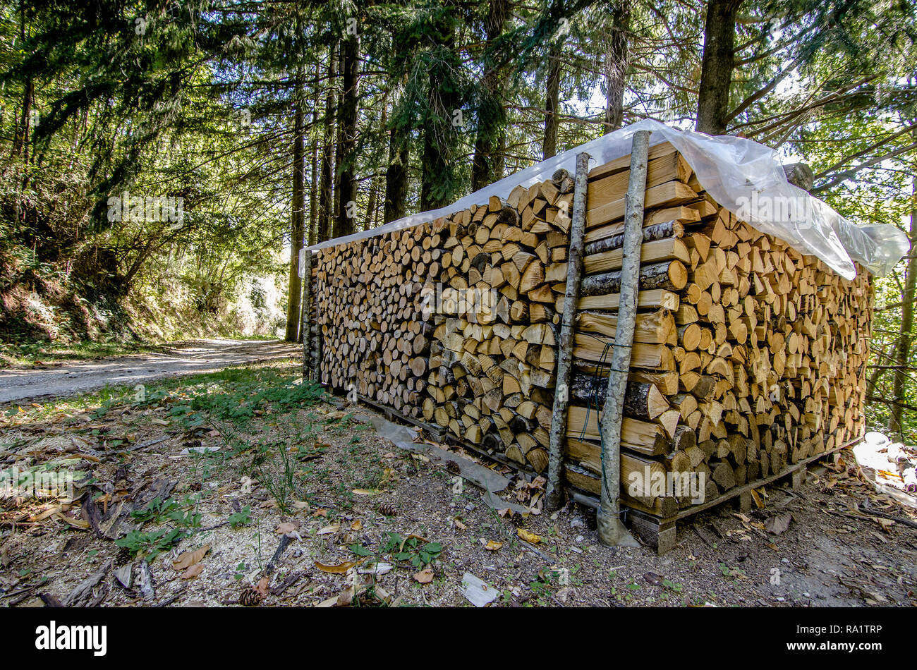 Background of logs stacked in a row Stock Photo - Alamy
