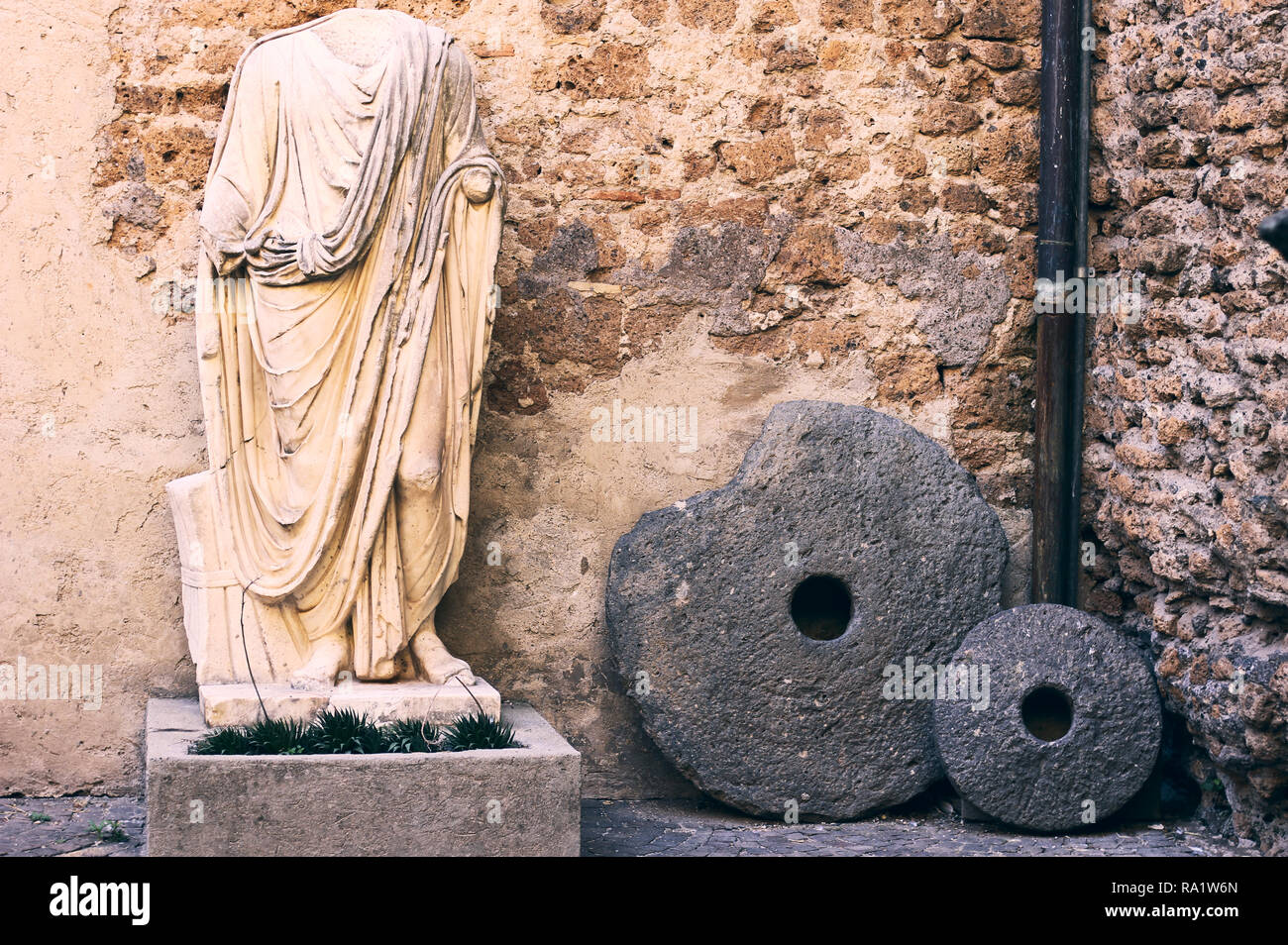 Roman wheels hi-res stock photography and images - Alamy