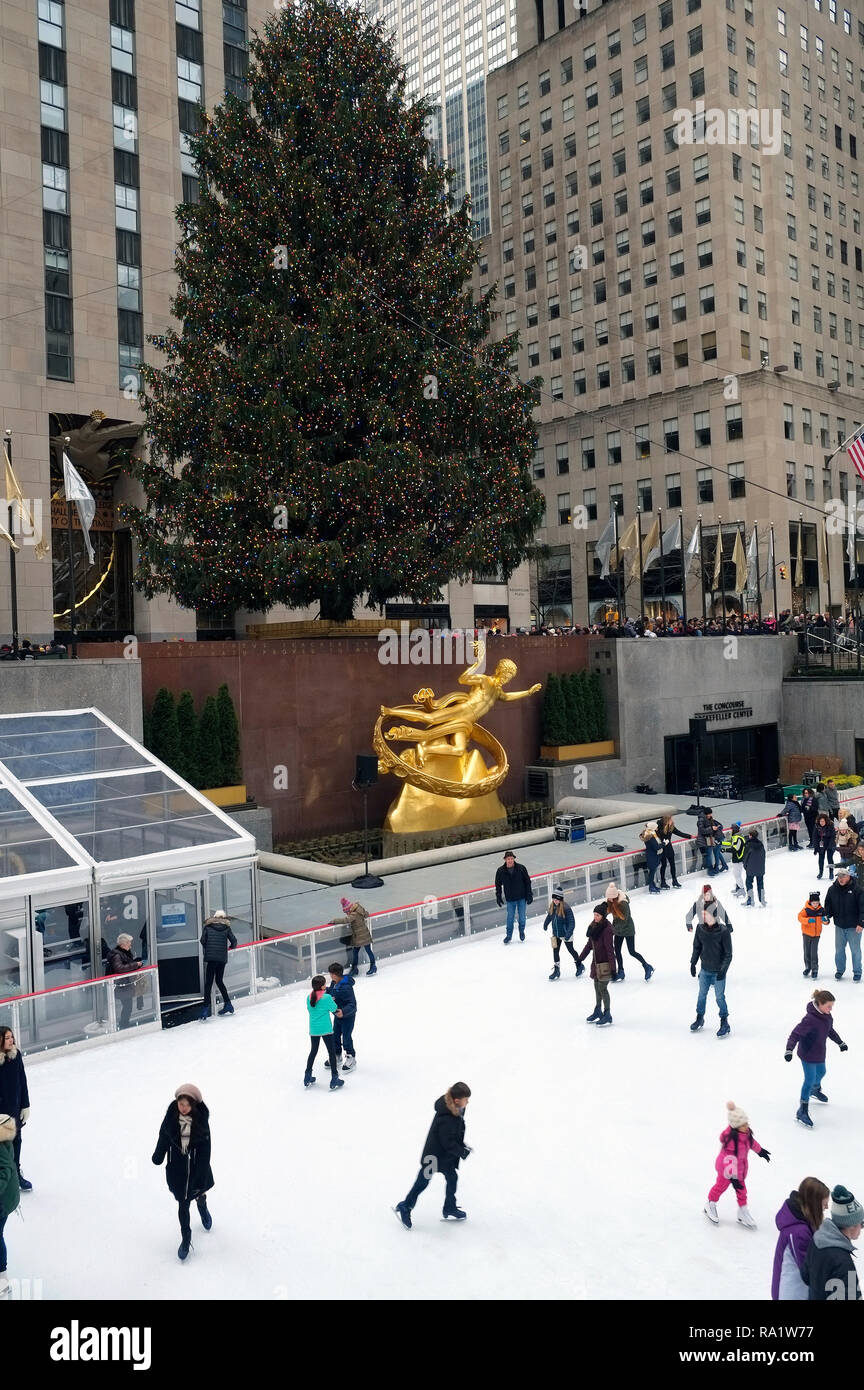 Ice rink usa town hi-res stock photography and images - Alamy