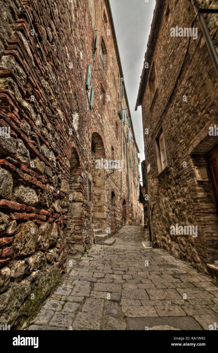 Ancient and characteristic medieval alley (Chiusdino, Italy Stock Photo ...