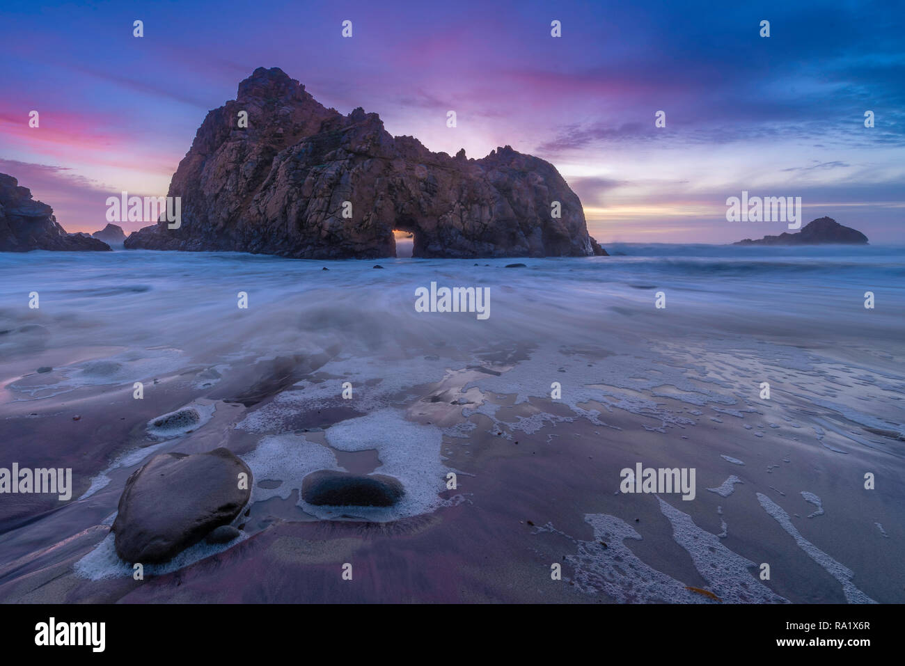Keyhole rock beach hi-res stock photography and images - Alamy