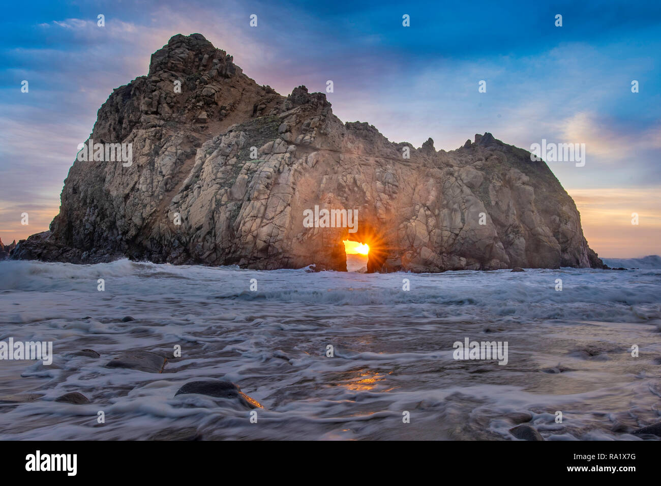 Through keyhole hi-res stock photography and images - Alamy