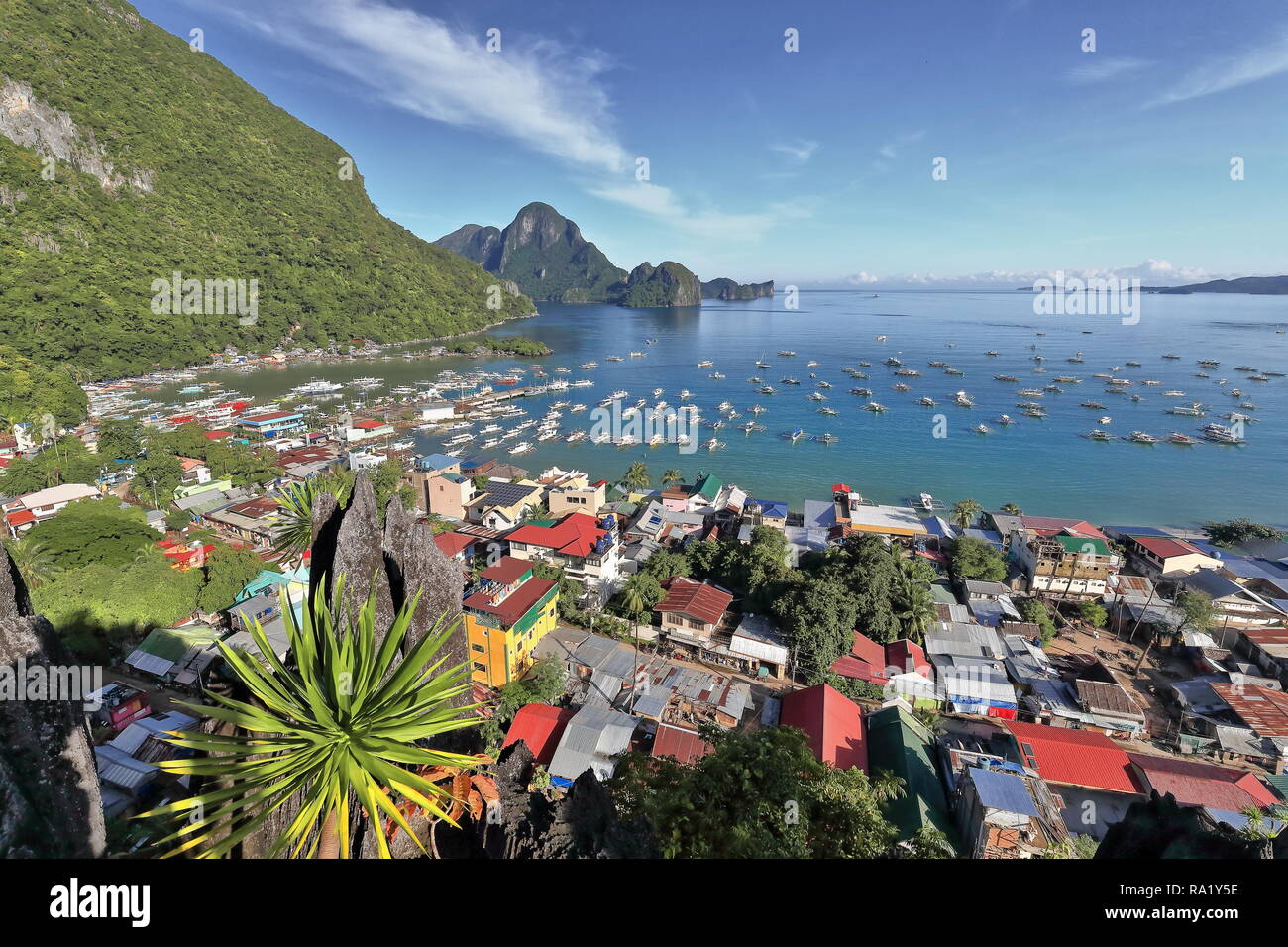 Northwards view from the observation deck at Taraw cliff over central ...