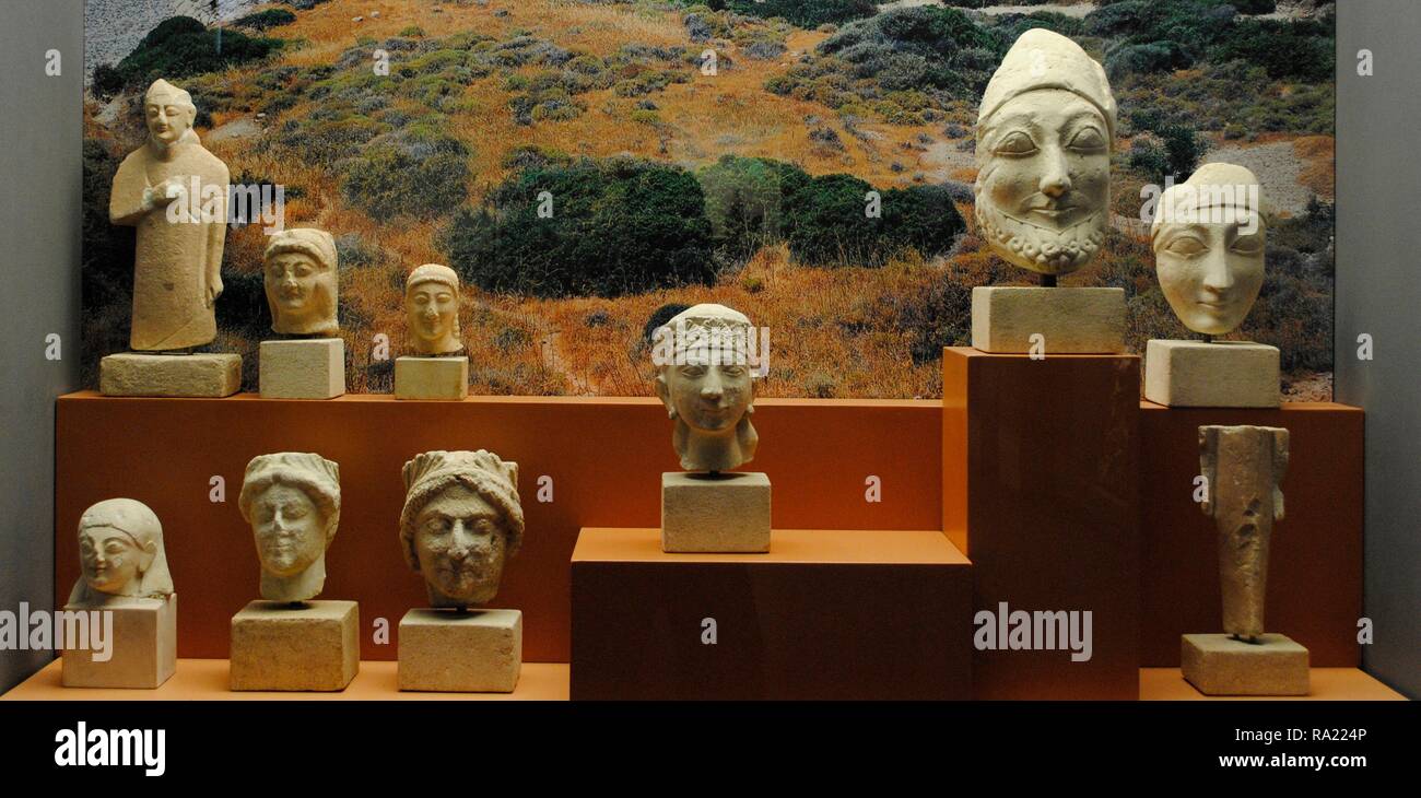 Archaic sculptures hi-res stock photography and images - Alamy