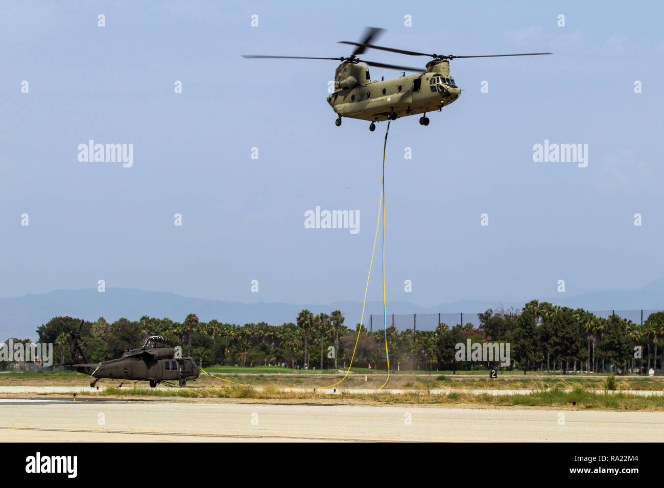 A CH-47F Chinook helicopter from the California National Guard Army ...