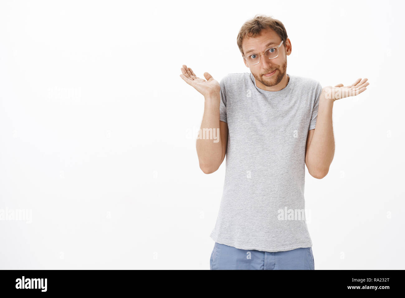 Shrugging man hi-res stock photography and images - Alamy