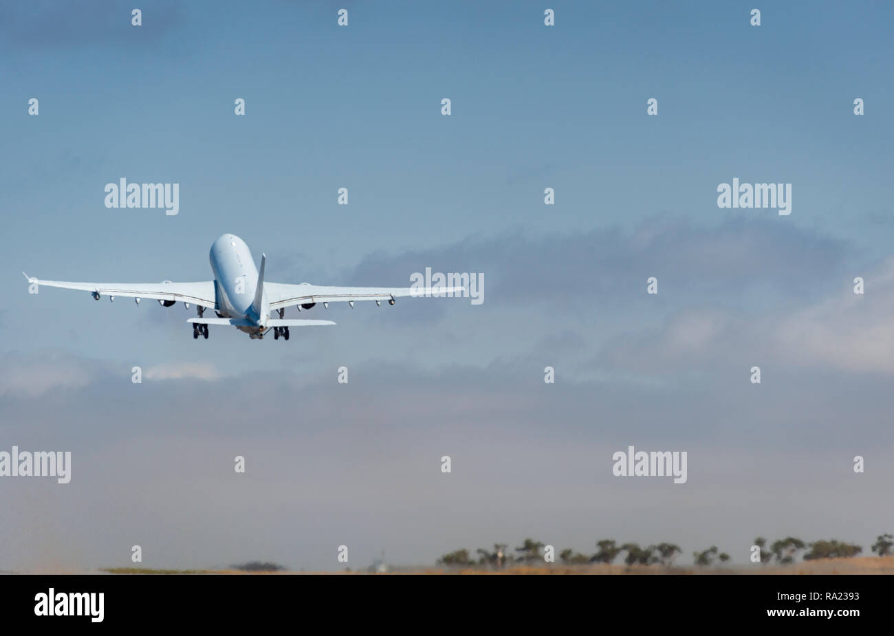 Military jet take off hi-res stock photography and images - Alamy