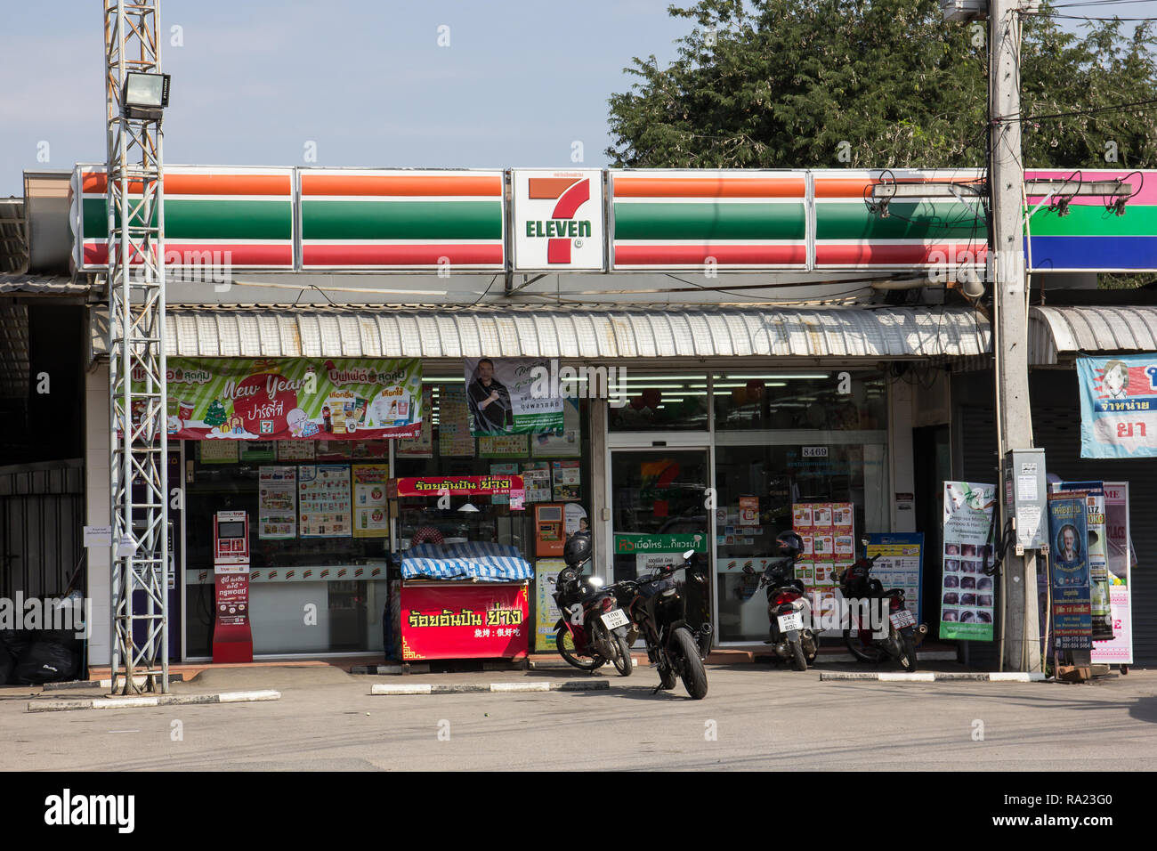 7 eleven mini supermarket hi-res stock photography and images - Alamy