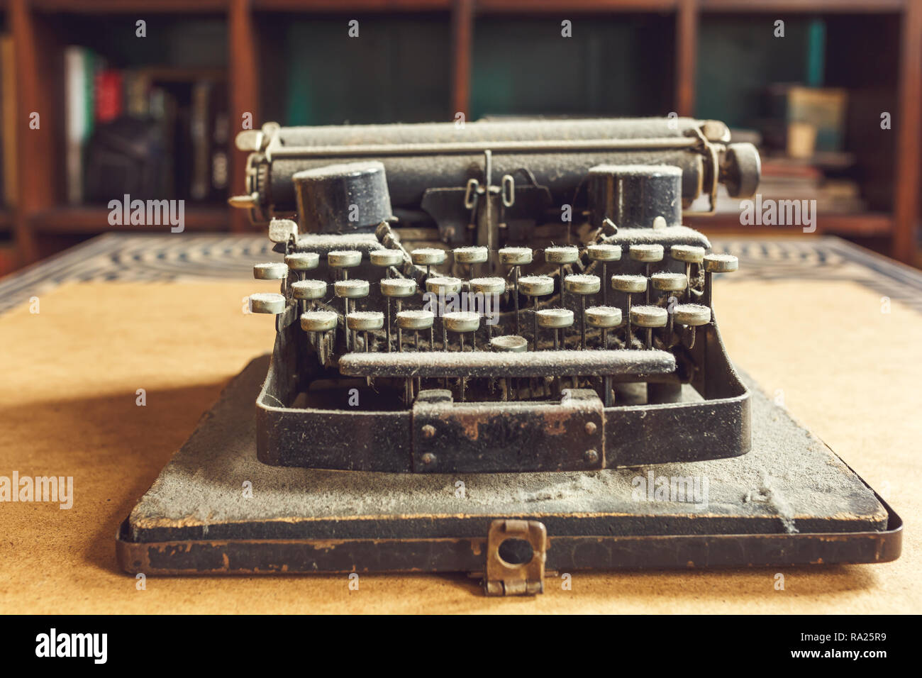 old vintage dust-covered typewriter with sheet of white paper Stock ...