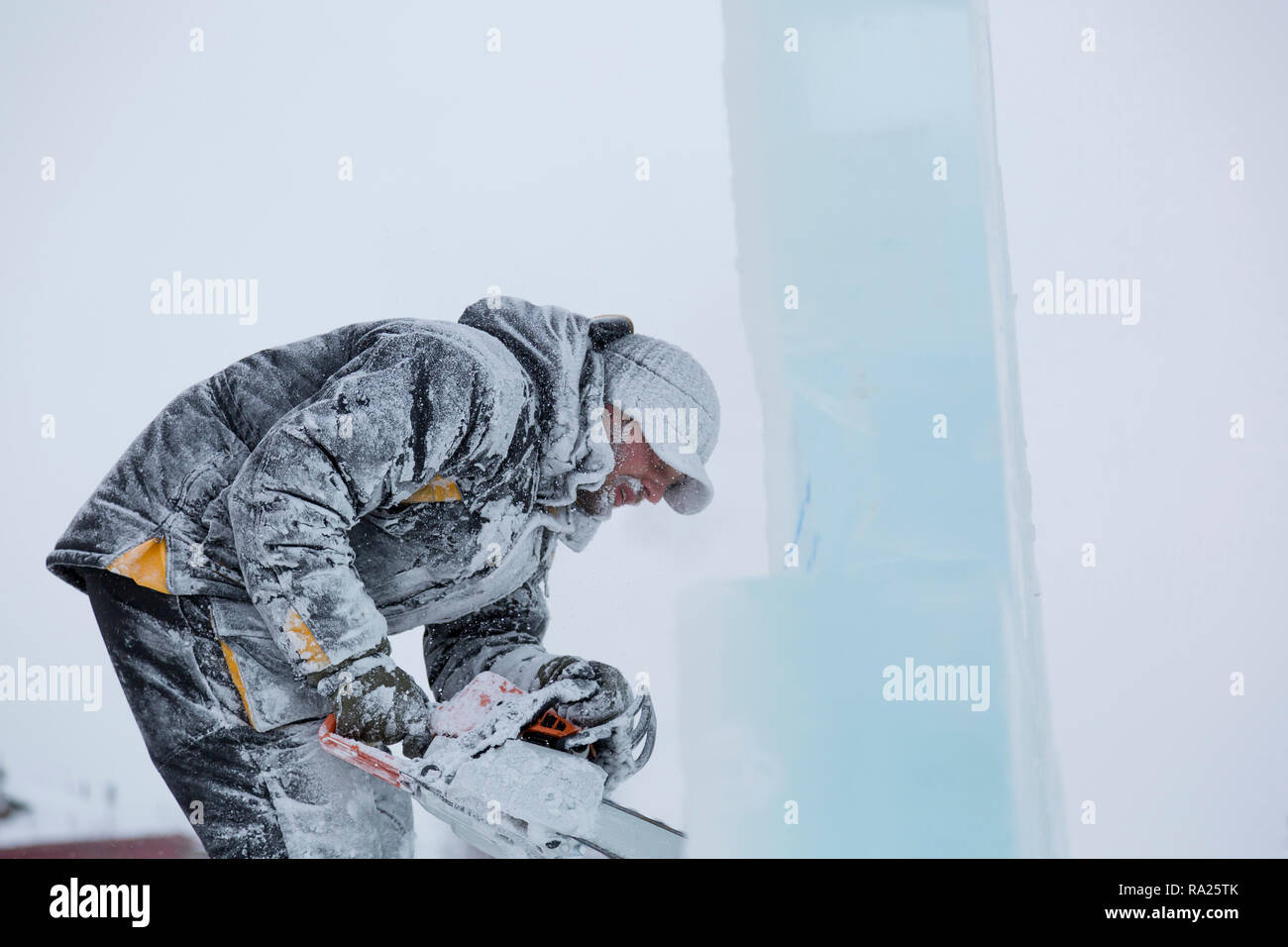 Ice sculpture chainsaw hi-res stock photography and images - Alamy