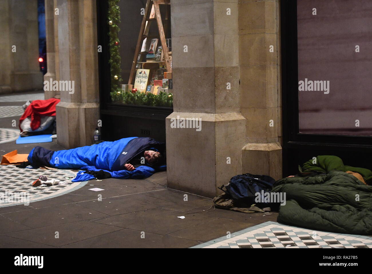 Homeless people in central london hi-res stock photography and images ...