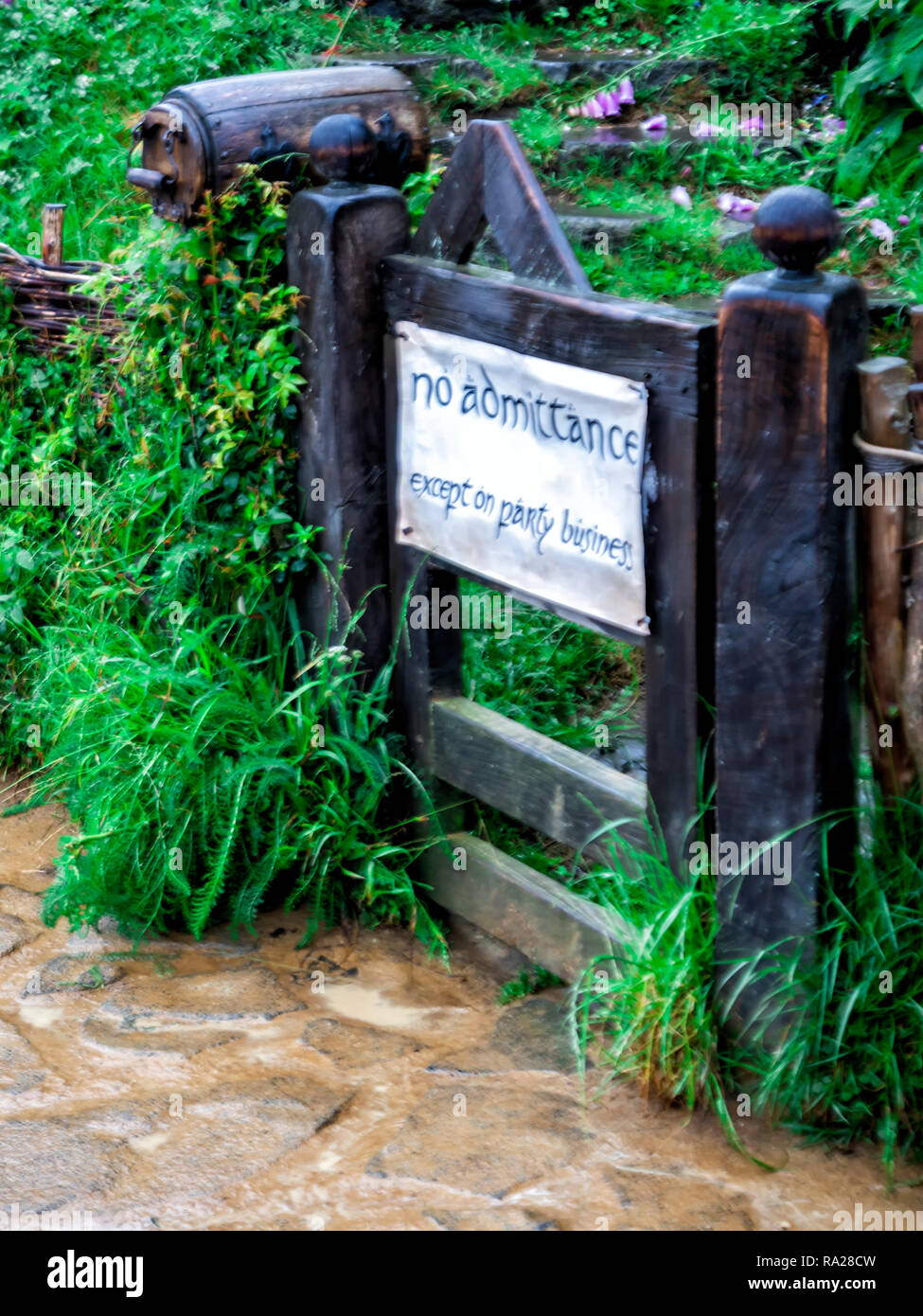 Hobbit door gandalf sign hi-res stock photography and images - Alamy