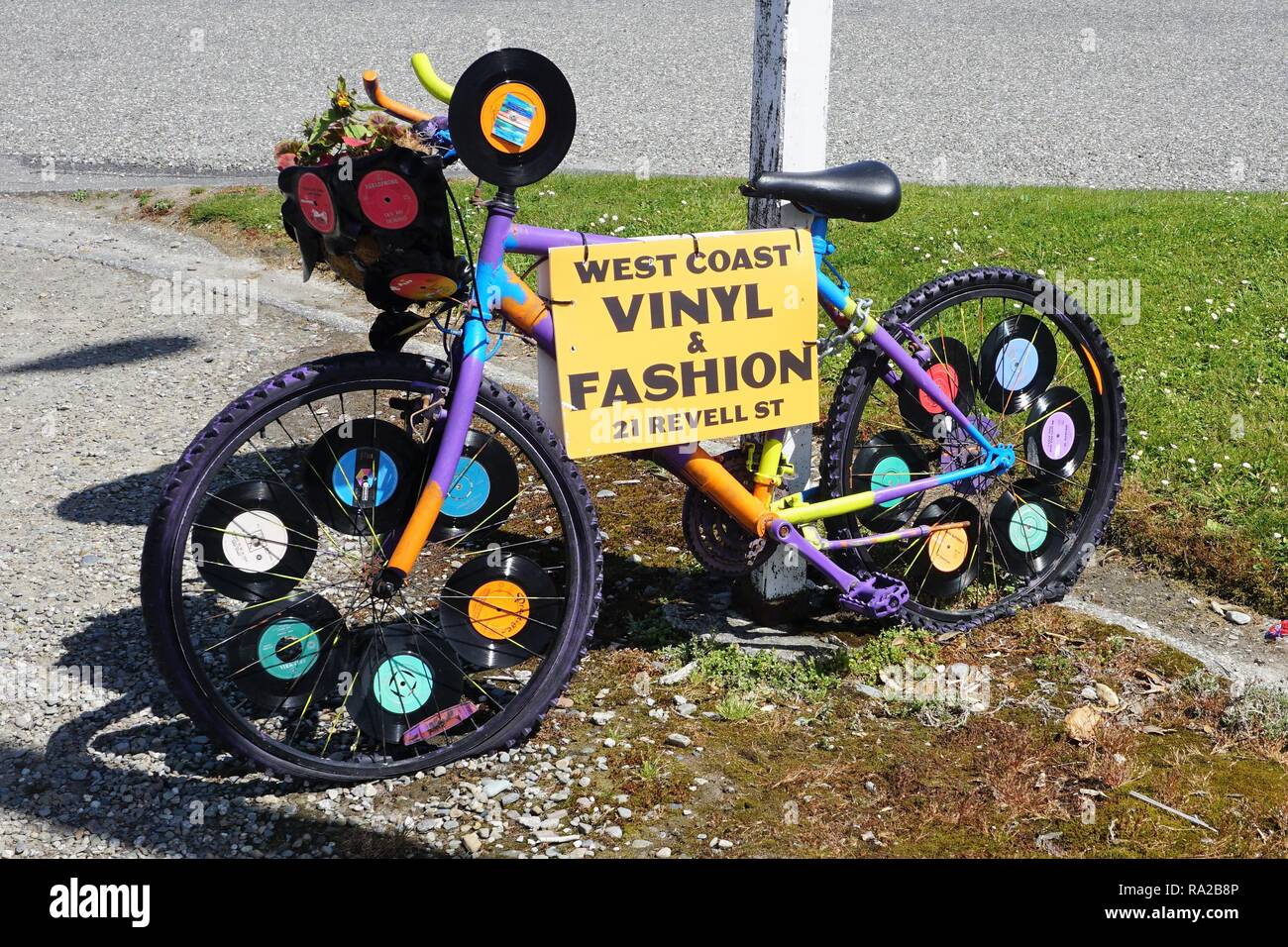 Eye catching advertising sign hi-res stock photography and images - Alamy