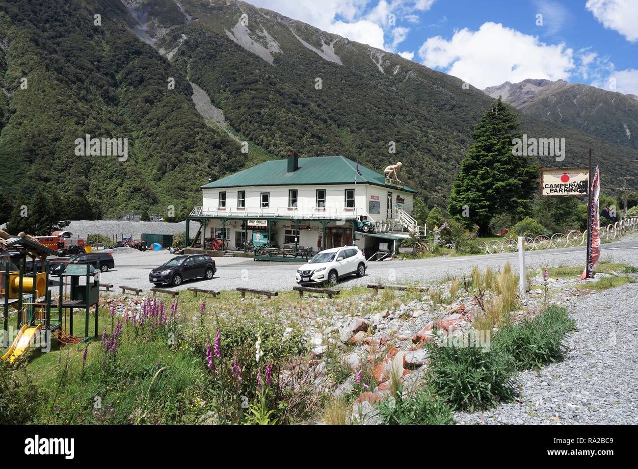 Stagecoach Hotel on the Great Alpine Highway in New Zealand’s South ...