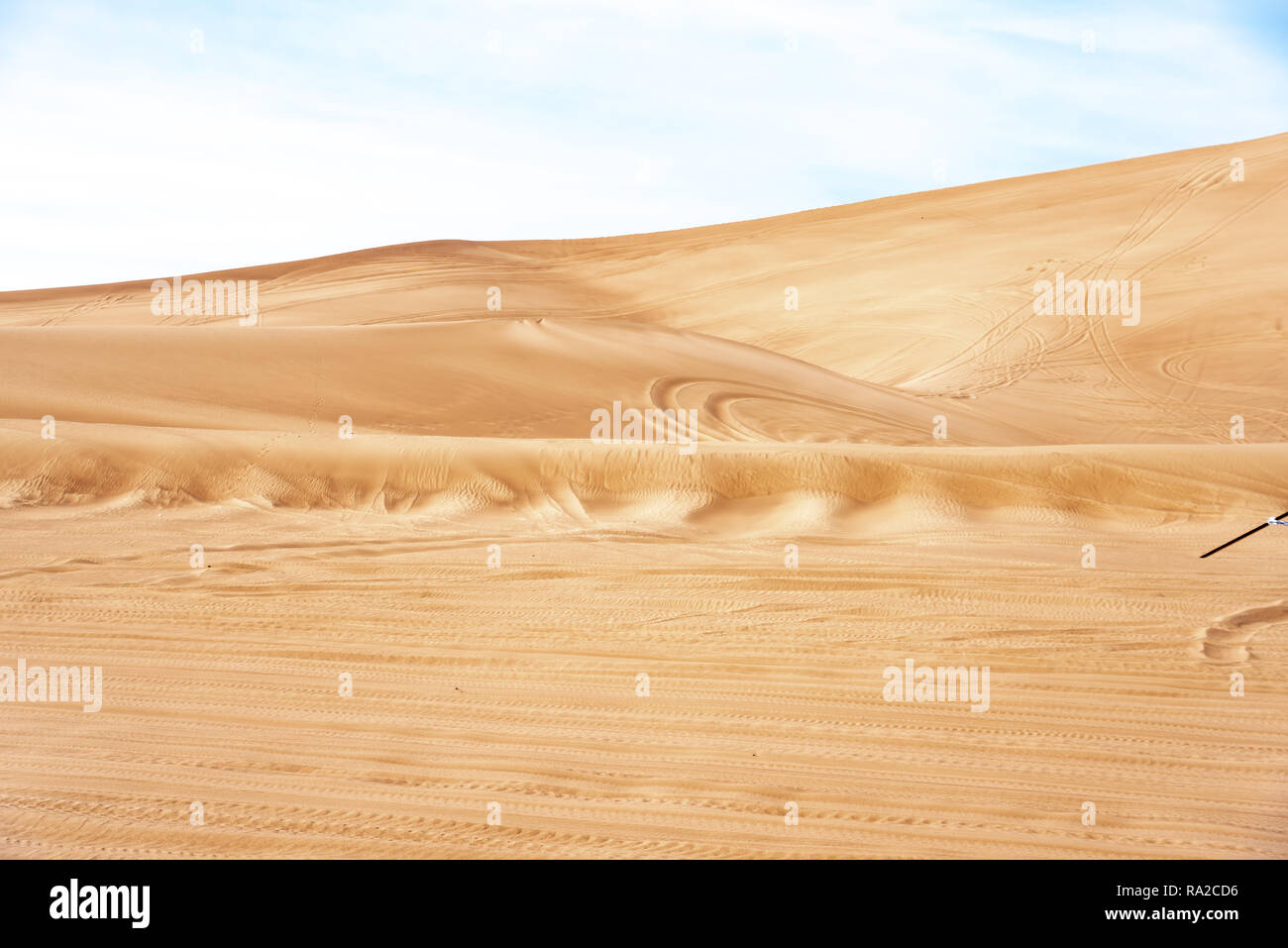 Big red desert dubai hi-res stock photography and images - Alamy