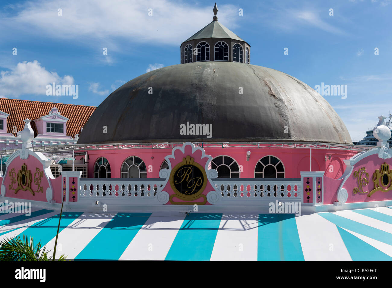 Bright pink architecture hi-res stock photography and images - Alamy