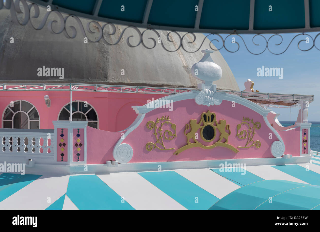 Bright pink architecture hi-res stock photography and images - Alamy