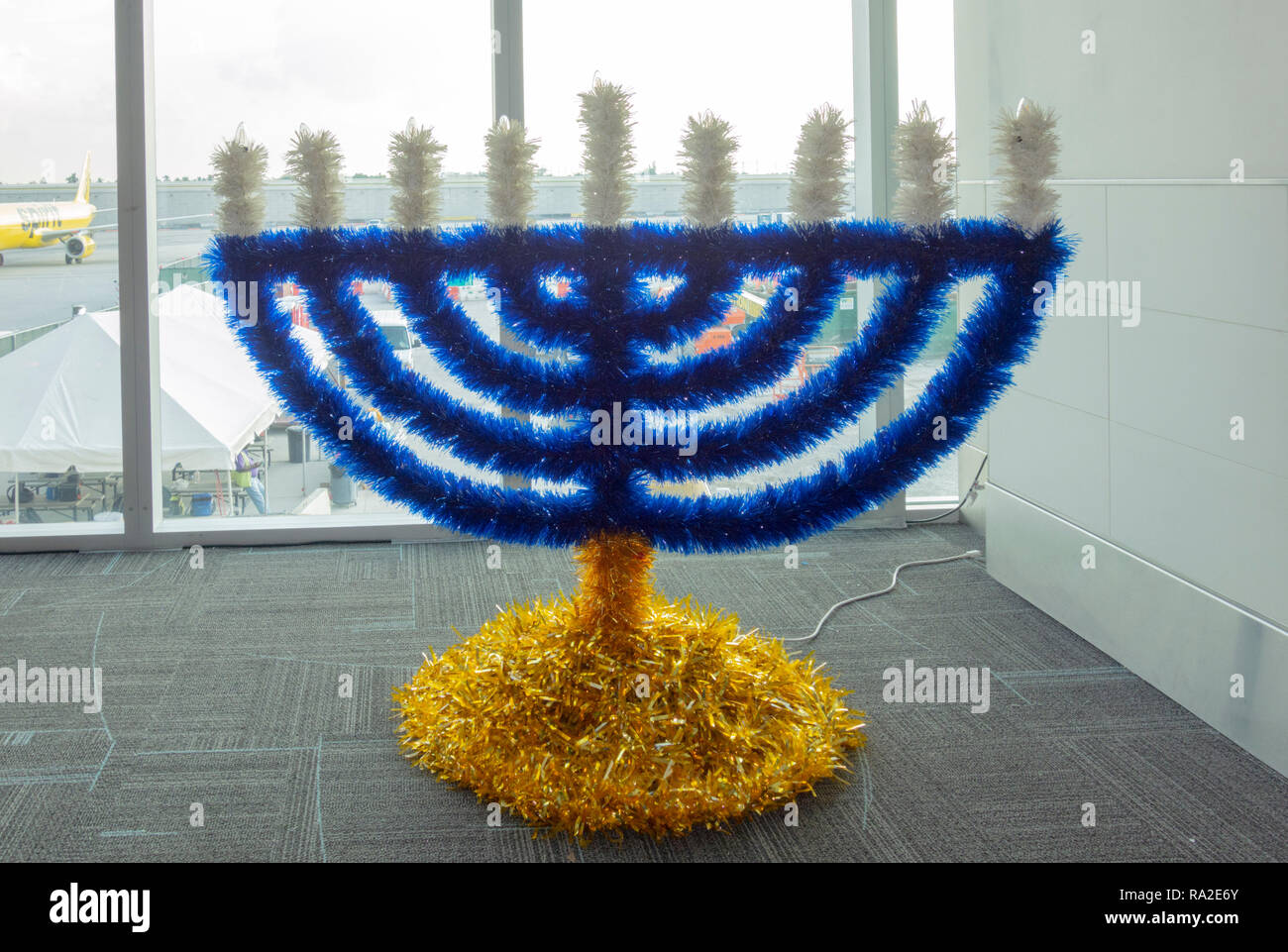 Menorah candelabra hi-res stock photography and images - Alamy