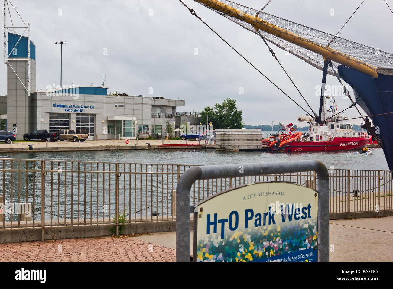Toronto fire marine unit hi-res stock photography and images - Alamy