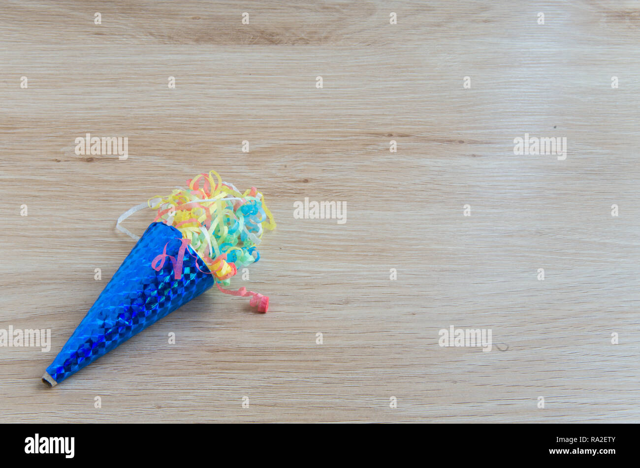 Party popper poppers streamers hi-res stock photography and images - Alamy