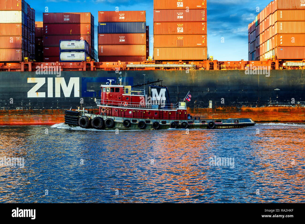 SAVANNAH, GEORGIA - December 4, 2015: Container ships now carry about ...