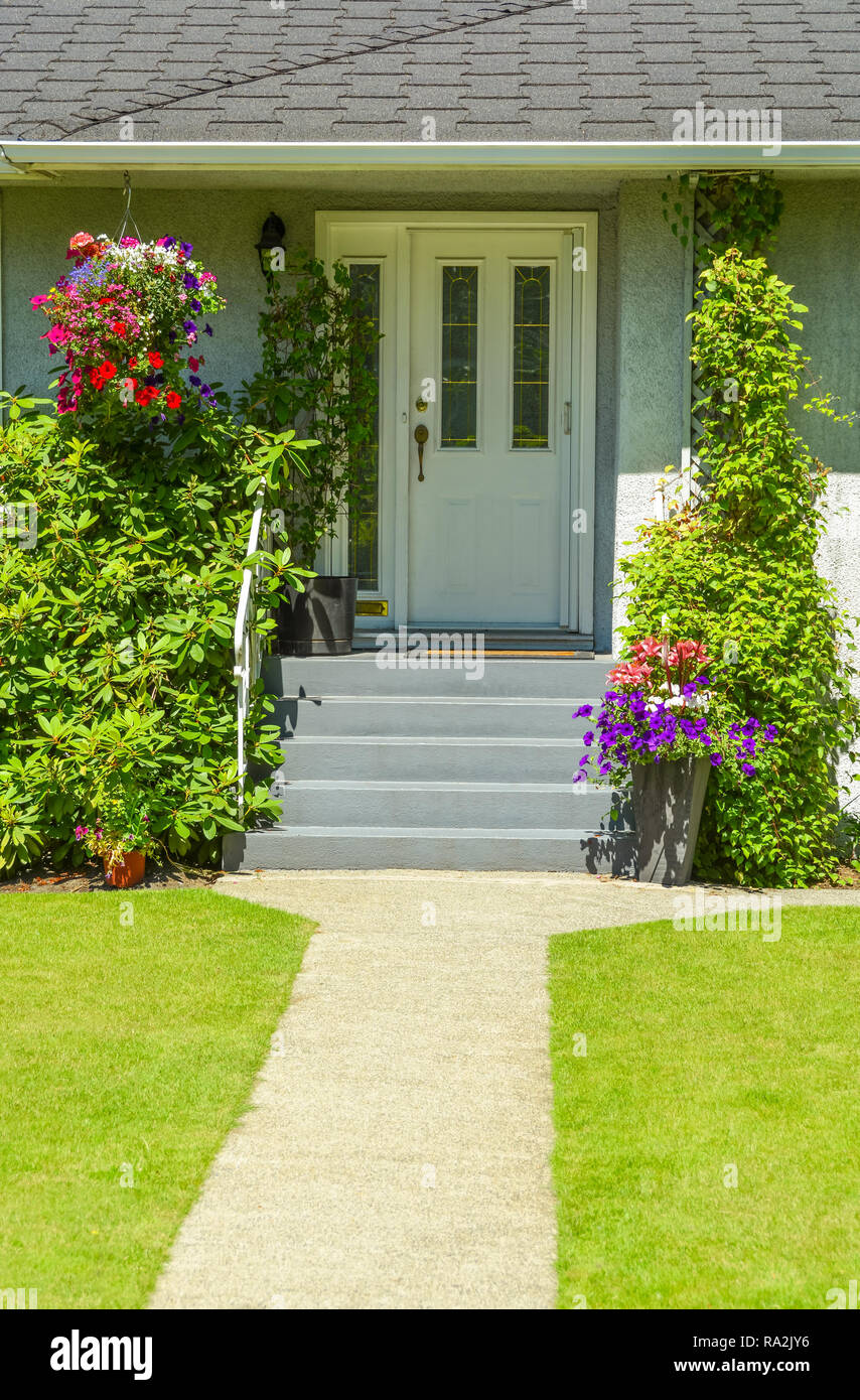 Beautiful brick pathway hi-res stock photography and images - Alamy