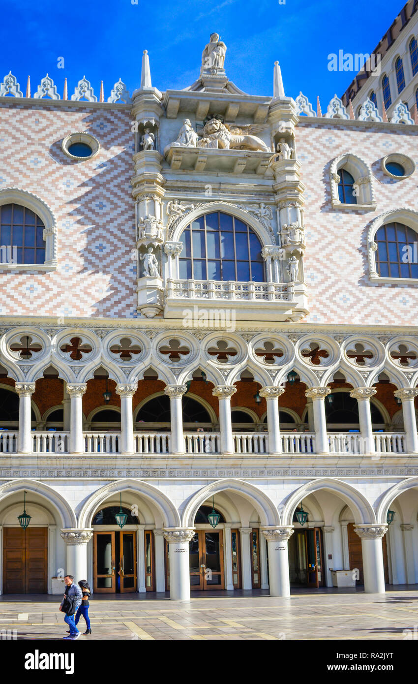 Venetian architectural style hi-res stock photography and images - Alamy