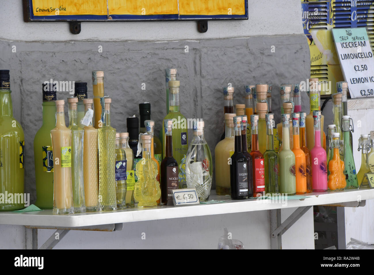 Lemoncello hi-res stock photography and images - Alamy