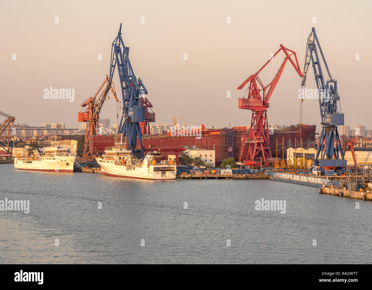 Shanghai riverbank hi-res stock photography and images - Alamy