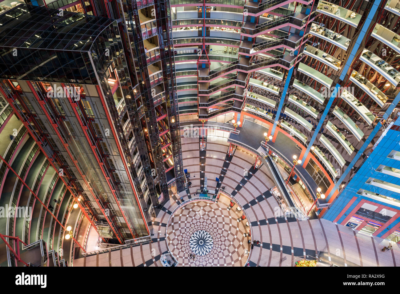 Interior atrium of the James R. Thompson Center - State of Illinois ...