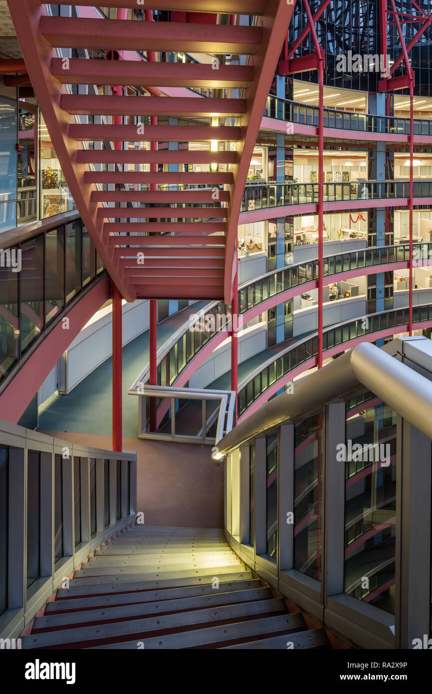 Interior of the James R. Thompson Center - State of Illinois Building ...