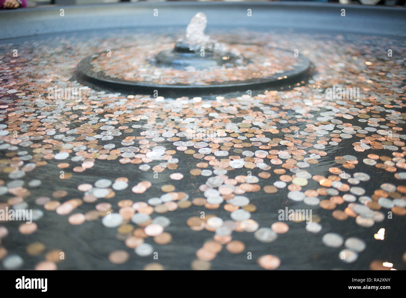 People throwing coins into fountain hi-res stock photography and images ...