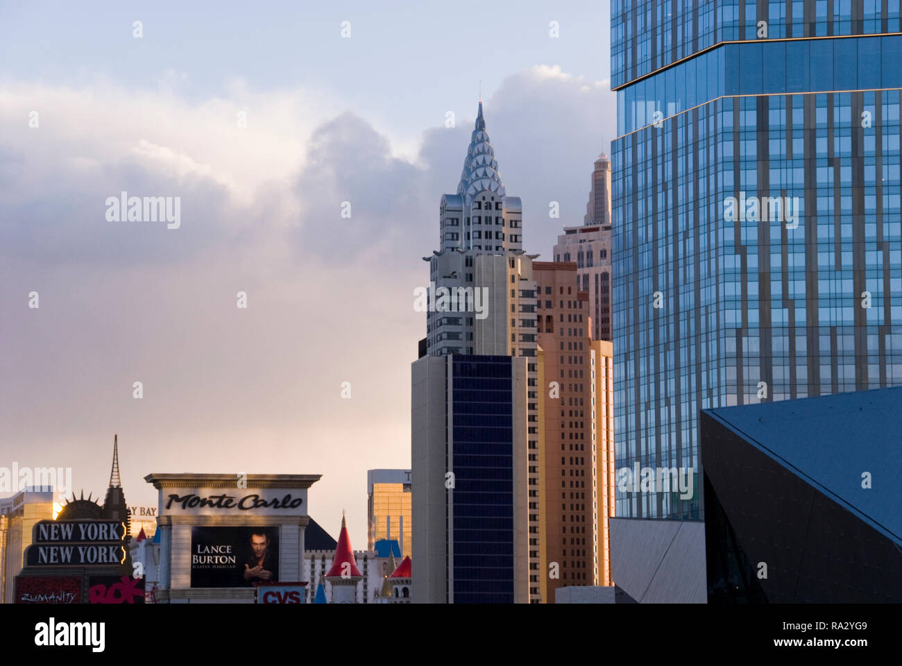 Mall blvd hi-res stock photography and images - Alamy