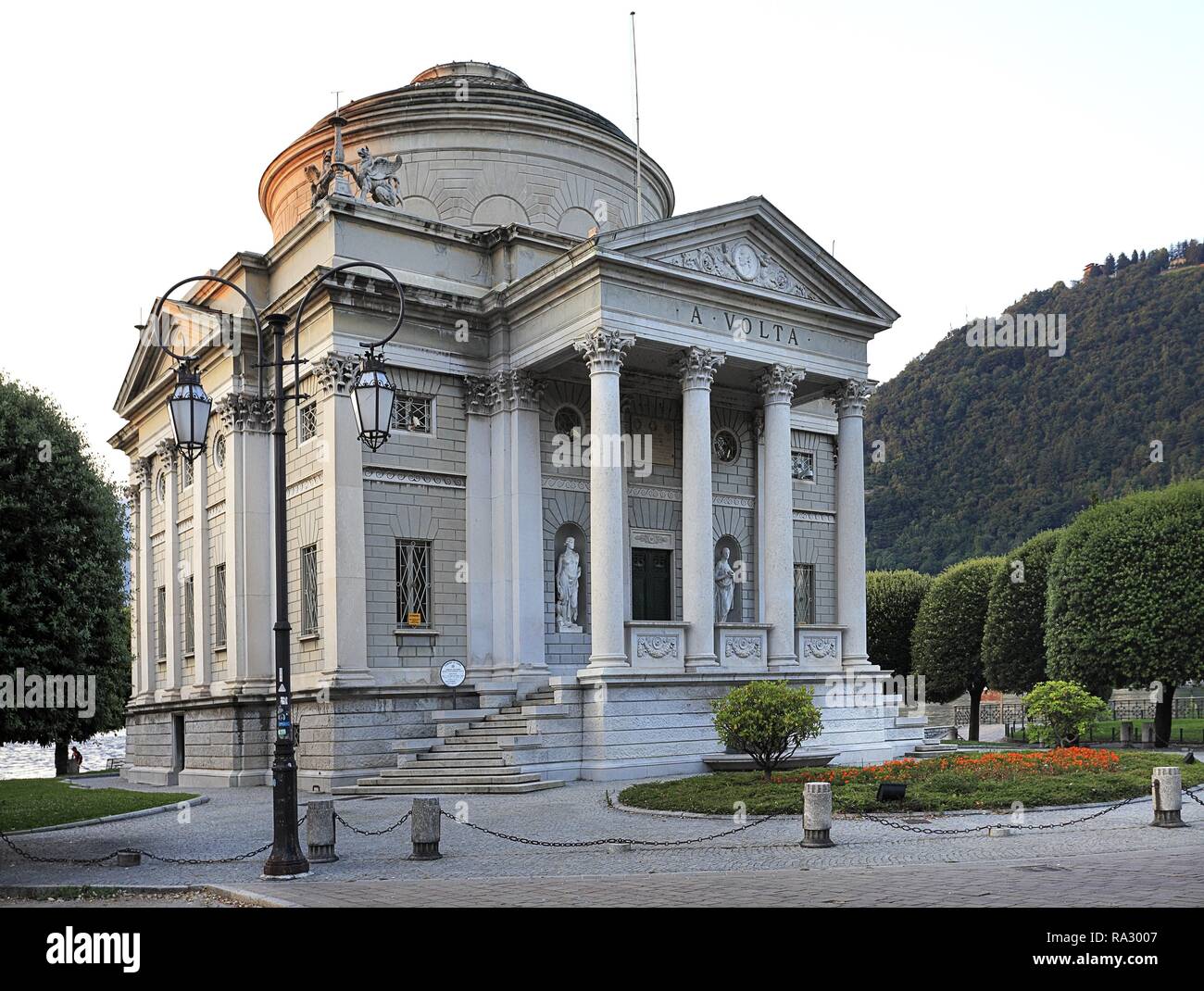 Wlochy - Lombardia - Como - muzeum Alessandro Volta - Tempio Voltiano ...