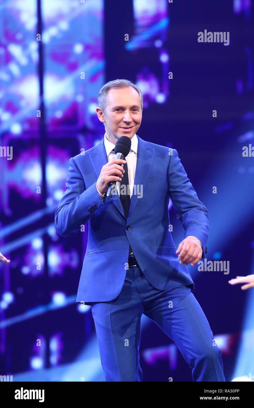 Linz, Austria. 30th Dec, 2018. Singer Helmut Lotti performs during the ...