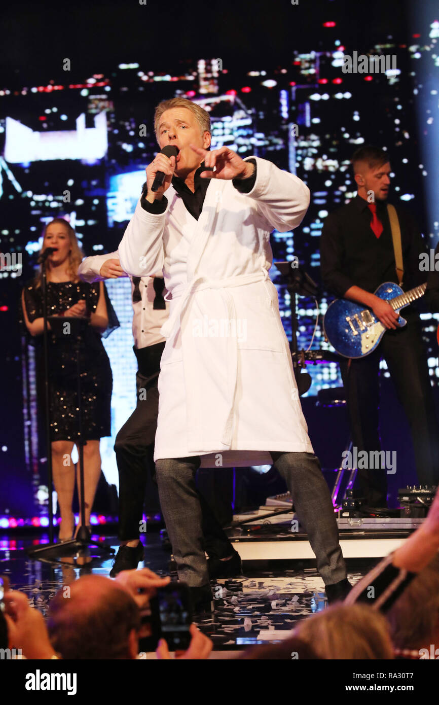 Linz, Austria. 30th Dec, 2018. Moderator Jörg Pilawa performs during ...