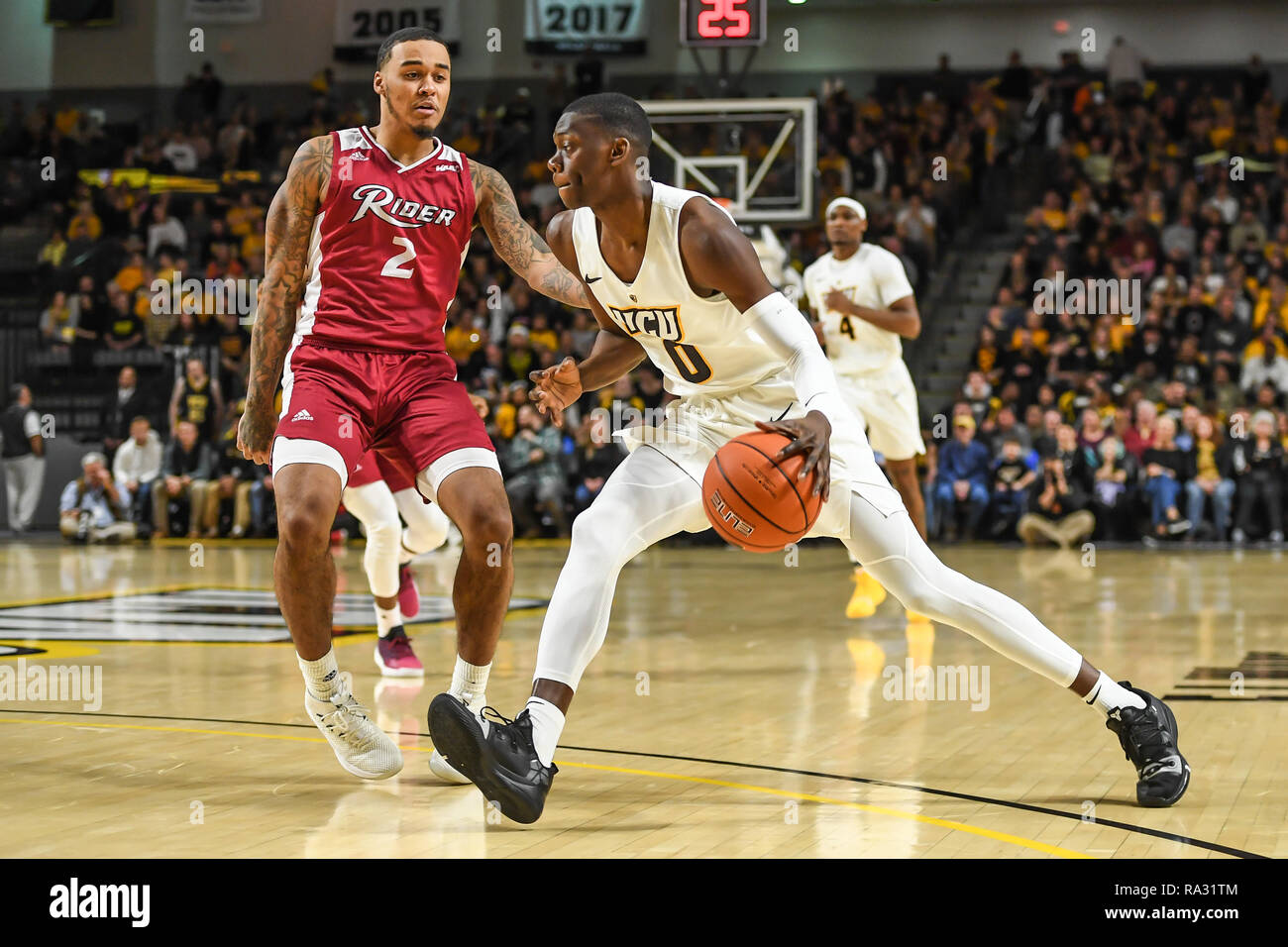 Richmond, Virginia, USA. 30th Dec, 2018. JORDAN ALLEN (2) defends ...