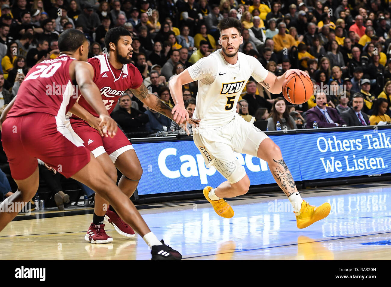 Richmond, Virginia, USA. 30th Dec, 2018. SEAN MOBLEY (5) drives to the ...