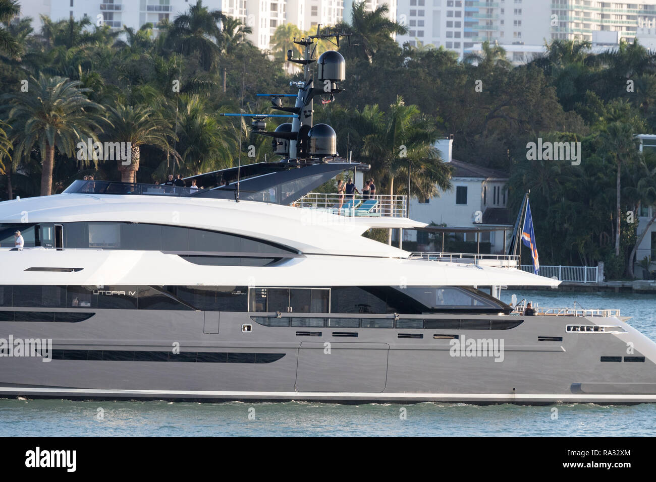 Miami Beach, FL, USA. 30th Dec, 2018. Jamie Foxx parties on a yacht ...
