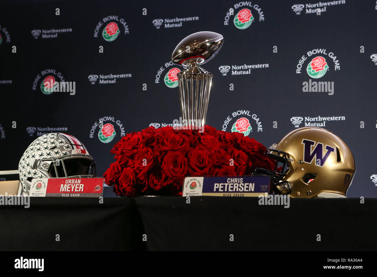A trophy and a rose bowl hi-res stock photography and images - Alamy