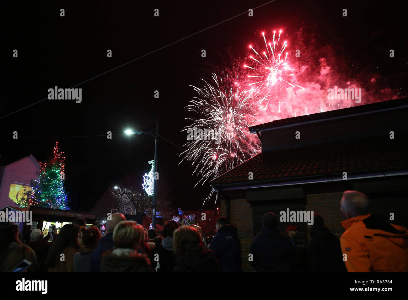 Mountain Ash, Wales, UK 31st December 2018. the crowd watch a fireworks ...